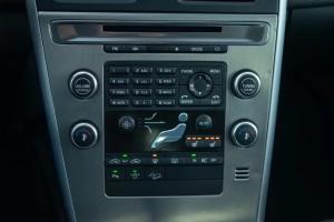 Green Volvo XC60 2008 in Liepaja, with an engine capacity of 2.40 L and mileage of 321 thousand km for 8500 €, photo 11 on AUTOMOTO.COM.LV