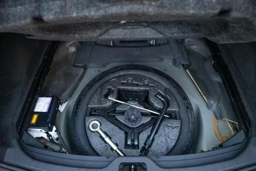 Green Volvo XC60 2008 in Liepaja, with an engine capacity of 2.40 L and mileage of 321 thousand km for 8500 €, photo 27 on AUTOMOTO.COM.LV