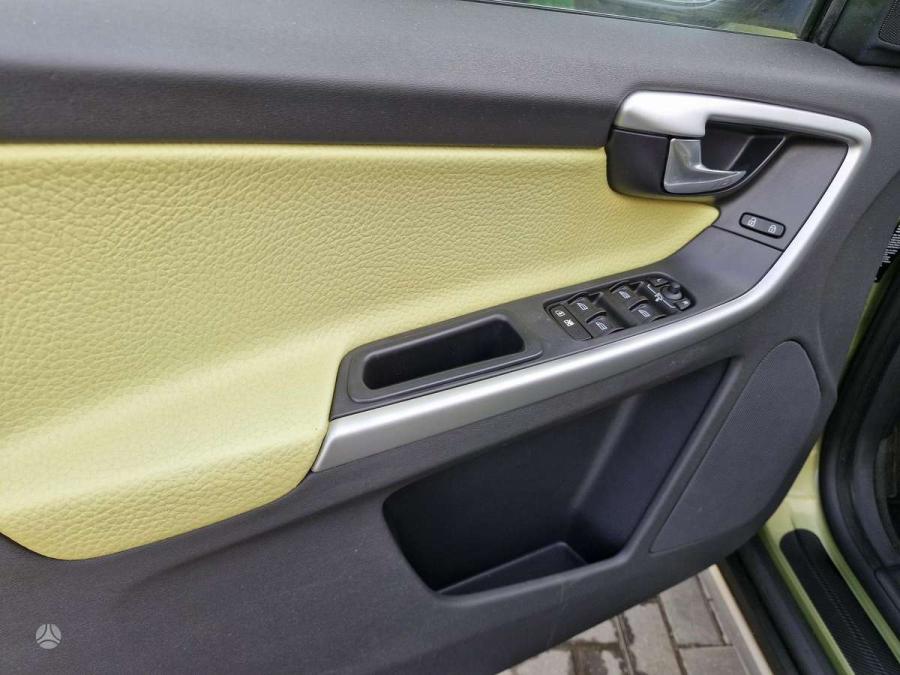 Zaļš Volvo XC60 2008 Viļņa, ar dzinēja tilpumu 2.95 L un nobraukumu 238 tūkst. km par 7600 €, foto 17 vietnē AUTOMOTO.COM.LV
