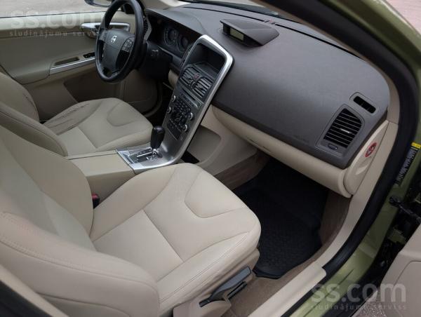 Green Volvo XC60 2008 in Jurmala, with an engine capacity of 2.40 L and mileage of 0 thousand km for 6450 €, photo 10 on AUTOMOTO.COM.LV