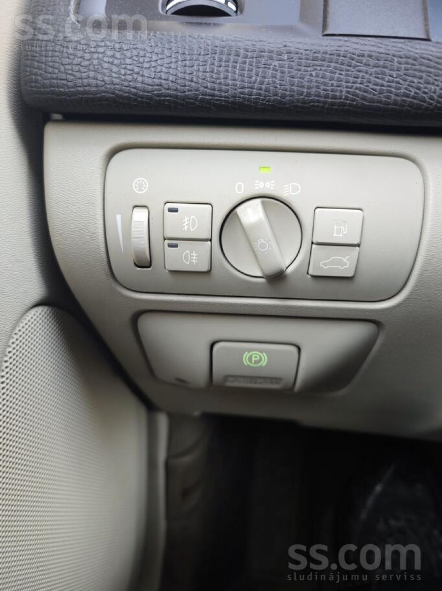 Green Volvo XC60 2008 in Ogre, with an engine capacity of 2.40 L and mileage of 334 thousand km for 6200 €, photo 12 on AUTOMOTO.COM.LV