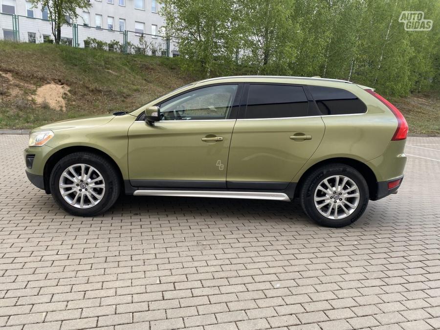 Green Volvo XC60 2009 in Vilnius, with an engine capacity of 2.40 L and mileage of 292 thousand km for 9300 €, photo 6 on AUTOMOTO.COM.LV