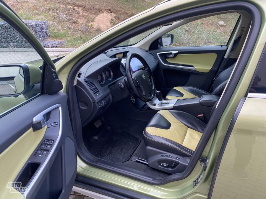 Green Volvo XC60 2009 in Vilnius, with an engine capacity of 2.40 L and mileage of 292 thousand km for 9300 €, photo 12 on AUTOMOTO.COM.LV