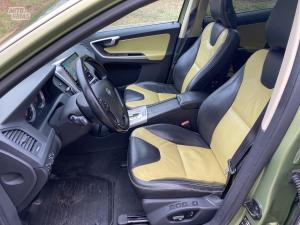 Green Volvo XC60 2009 in Vilnius, with an engine capacity of 2.40 L and mileage of 292 thousand km for 9300 €, photo 13 on AUTOMOTO.COM.LV