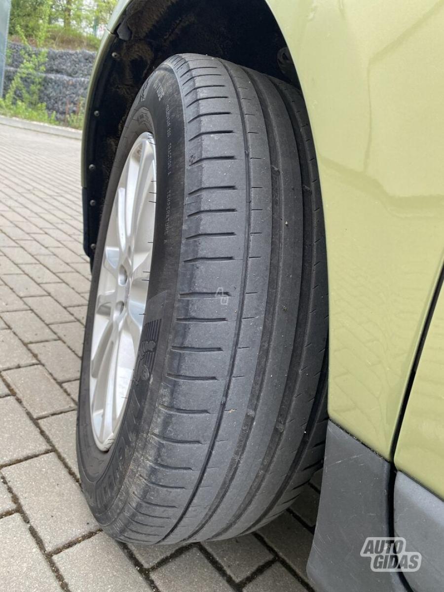 Green Volvo XC60 2009 in Vilnius, with an engine capacity of 2.40 L and mileage of 292 thousand km for 9300 €, photo 33 on AUTOMOTO.COM.LV