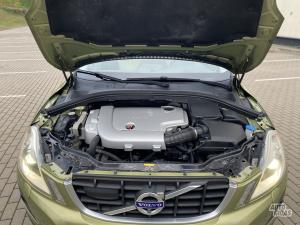 Green Volvo XC60 2009 in Vilnius, with an engine capacity of 2.40 L and mileage of 292 thousand km for 9300 €, photo 35 on AUTOMOTO.COM.LV