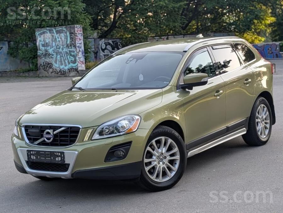 Green Volvo XC60 2009 in Jurmala, with an engine capacity of 2.40 L and mileage of 0 thousand km for 6950 €, photo 3 on AUTOMOTO.COM.LV