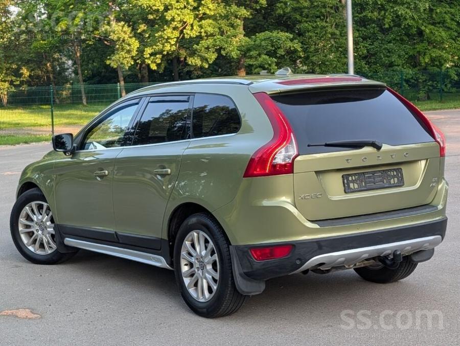 Green Volvo XC60 2009 in Jurmala, with an engine capacity of 2.40 L and mileage of 0 thousand km for 6950 €, photo 5 on AUTOMOTO.COM.LV