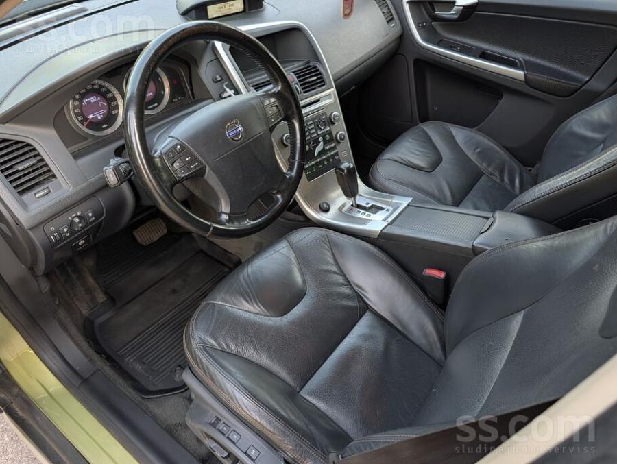 Green Volvo XC60 2009 in Jurmala, with an engine capacity of 2.40 L and mileage of 0 thousand km for 6950 €, photo 8 on AUTOMOTO.COM.LV