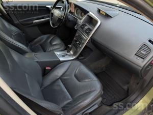 Green Volvo XC60 2009 in Jurmala, with an engine capacity of 2.40 L and mileage of 0 thousand km for 6950 €, photo 9 on AUTOMOTO.COM.LV