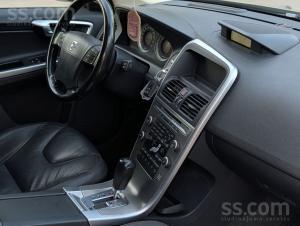 Green Volvo XC60 2009 in Jurmala, with an engine capacity of 2.40 L and mileage of 0 thousand km for 6950 €, photo 10 on AUTOMOTO.COM.LV