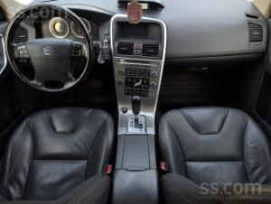Green Volvo XC60 2009 in Jurmala, with an engine capacity of 2.40 L and mileage of 0 thousand km for 6950 €, photo 11 on AUTOMOTO.COM.LV