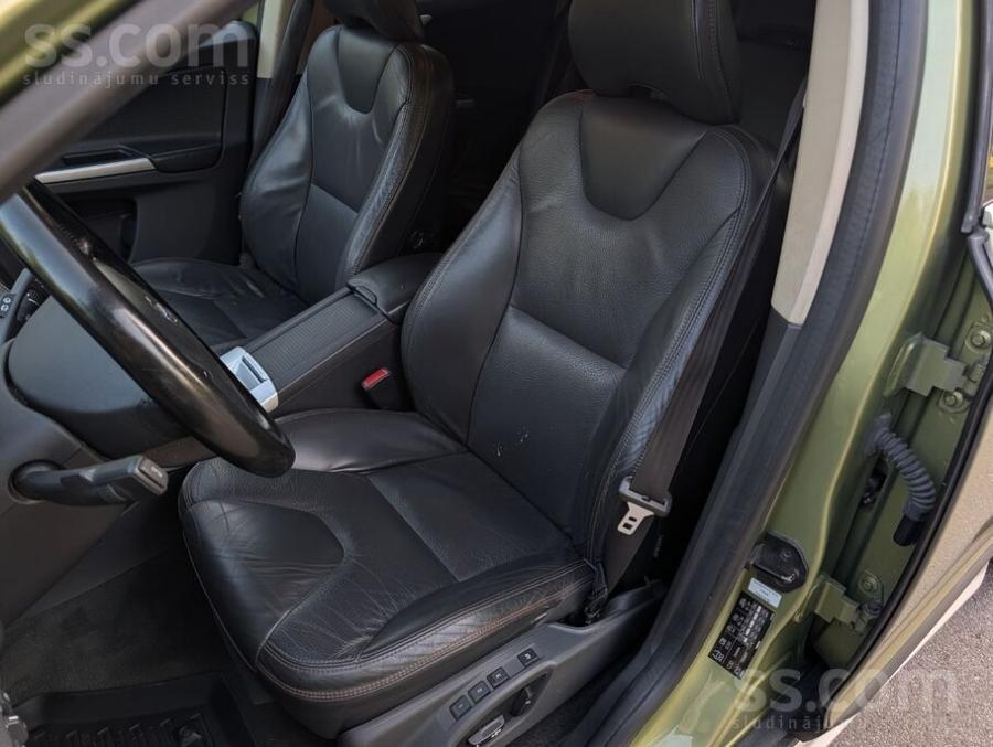 Green Volvo XC60 2009 in Jurmala, with an engine capacity of 2.40 L and mileage of 0 thousand km for 6950 €, photo 12 on AUTOMOTO.COM.LV