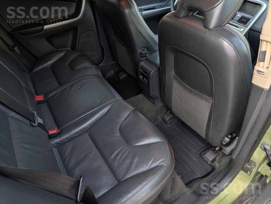 Green Volvo XC60 2009 in Jurmala, with an engine capacity of 2.40 L and mileage of 0 thousand km for 6950 €, photo 14 on AUTOMOTO.COM.LV