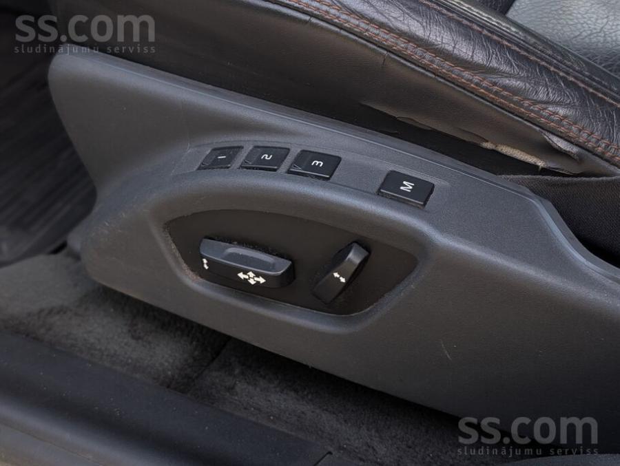 Green Volvo XC60 2009 in Jurmala, with an engine capacity of 2.40 L and mileage of 0 thousand km for 6950 €, photo 25 on AUTOMOTO.COM.LV