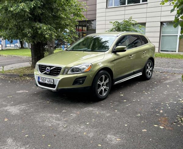 Zaļš Volvo XC60 2009 Viļņa, ar dzinēja tilpumu 2.40 L un nobraukumu 327 tūkst. km par 5800 €, foto 1 vietnē AUTOMOTO.COM.LV