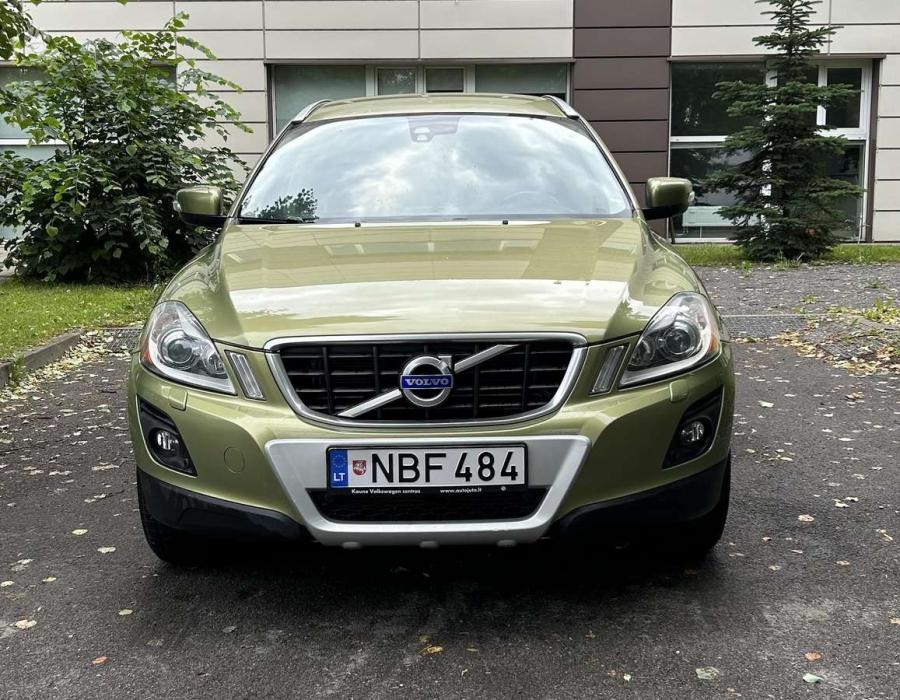 Green Volvo XC60 2009 in Vilnius, with an engine capacity of 2.40 L and mileage of 327 thousand km for 5800 €, photo 3 on AUTOMOTO.COM.LV