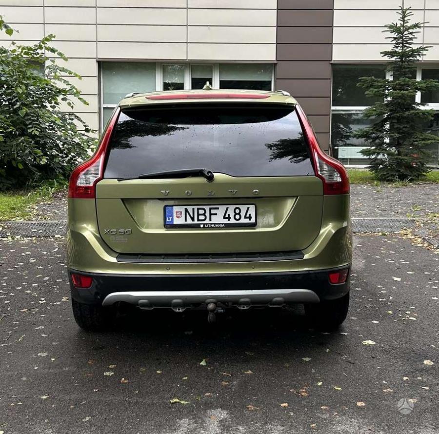 Green Volvo XC60 2009 in Vilnius, with an engine capacity of 2.40 L and mileage of 327 thousand km for 5800 €, photo 7 on AUTOMOTO.COM.LV