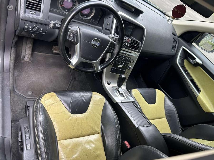 Green Volvo XC60 2009 in Vilnius, with an engine capacity of 2.40 L and mileage of 327 thousand km for 5800 €, photo 10 on AUTOMOTO.COM.LV