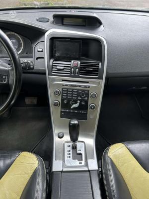 Green Volvo XC60 2009 in Vilnius, with an engine capacity of 2.40 L and mileage of 327 thousand km for 5800 €, photo 13 on AUTOMOTO.COM.LV
