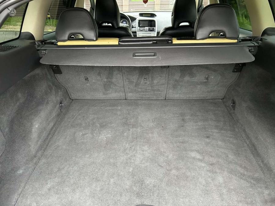 Green Volvo XC60 2009 in Vilnius, with an engine capacity of 2.40 L and mileage of 327 thousand km for 5800 €, photo 19 on AUTOMOTO.COM.LV