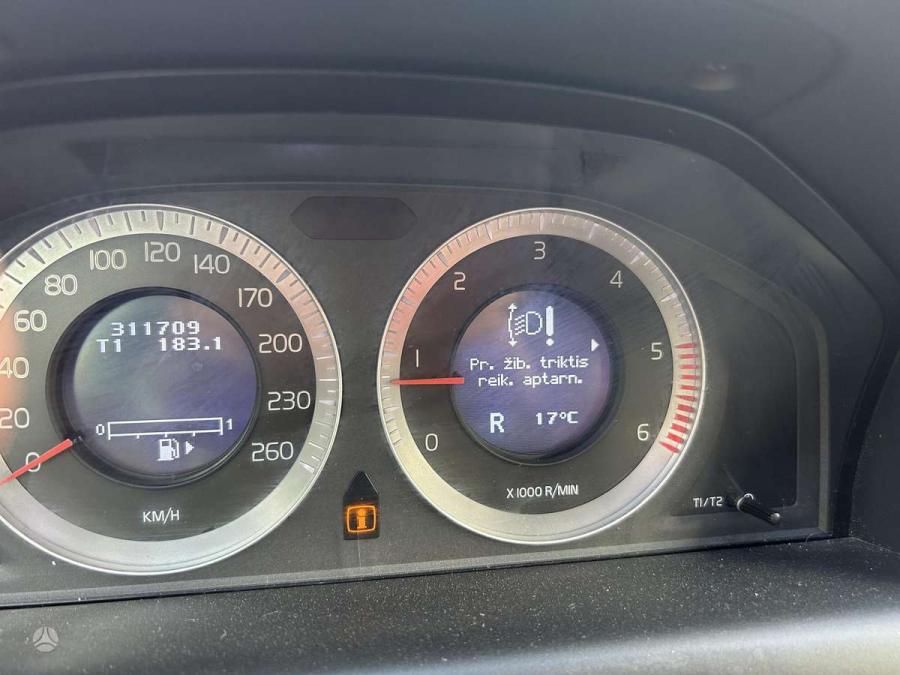 Green Volvo XC60 2009 in Vilnius, with an engine capacity of 2.40 L and mileage of 327 thousand km for 5800 €, photo 22 on AUTOMOTO.COM.LV