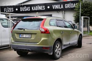 Green Volvo XC60 2009 in Riga, with an engine capacity of 2.40 L and mileage of 463 thousand km for 2995 €, photo 4 on AUTOMOTO.COM.LV