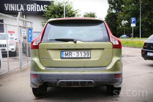 Green Volvo XC60 2009 in Riga, with an engine capacity of 2.40 L and mileage of 463 thousand km for 2995 €, photo 5 on AUTOMOTO.COM.LV