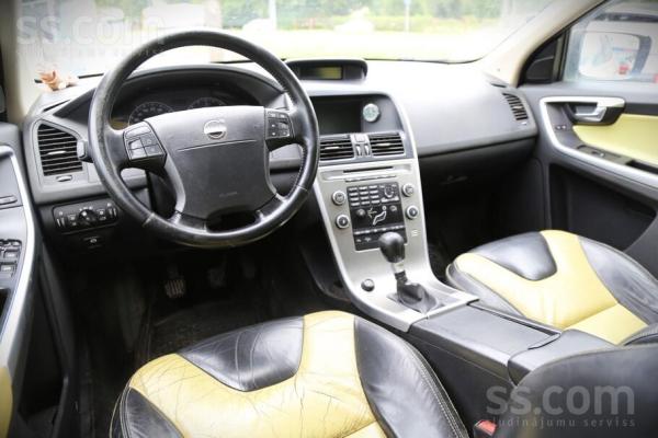Green Volvo XC60 2009 in Riga, with an engine capacity of 2.40 L and mileage of 463 thousand km for 2995 €, photo 5 on AUTOMOTO.COM.LV