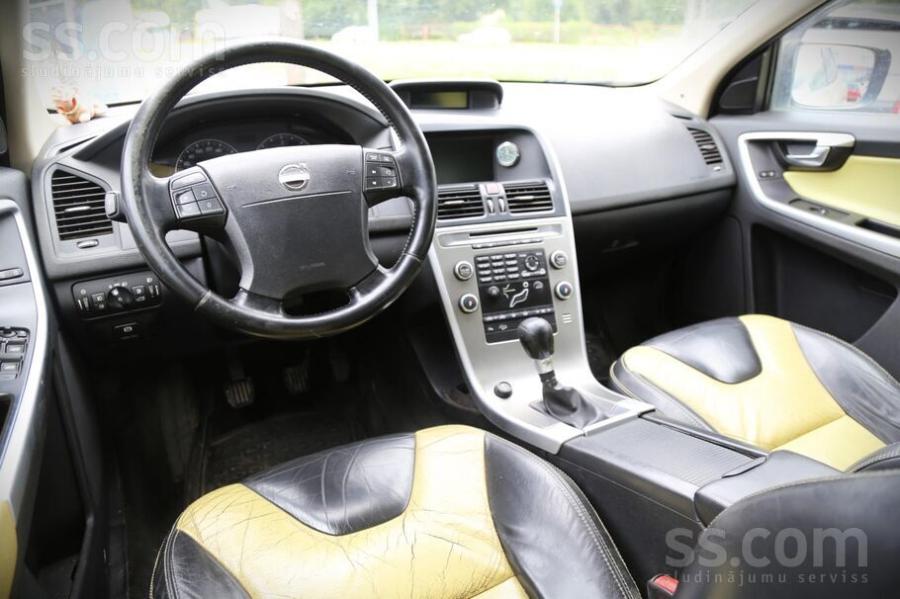 Green Volvo XC60 2009 in Riga, with an engine capacity of 2.40 L and mileage of 463 thousand km for 2995 €, photo 6 on AUTOMOTO.COM.LV