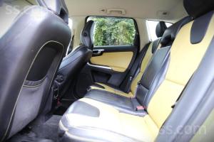 Green Volvo XC60 2009 in Riga, with an engine capacity of 2.40 L and mileage of 463 thousand km for 2995 €, photo 9 on AUTOMOTO.COM.LV