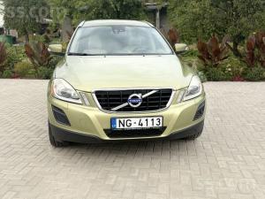Green Volvo XC60 2010 in Riga, with an engine capacity of 2.40 L and mileage of 314 thousand km for 6500 €, photo 4 on AUTOMOTO.COM.LV