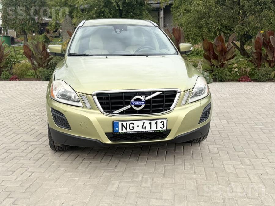 Green Volvo XC60 2010 in Riga, with an engine capacity of 2.40 L and mileage of 314 thousand km for 6500 €, photo 5 on AUTOMOTO.COM.LV