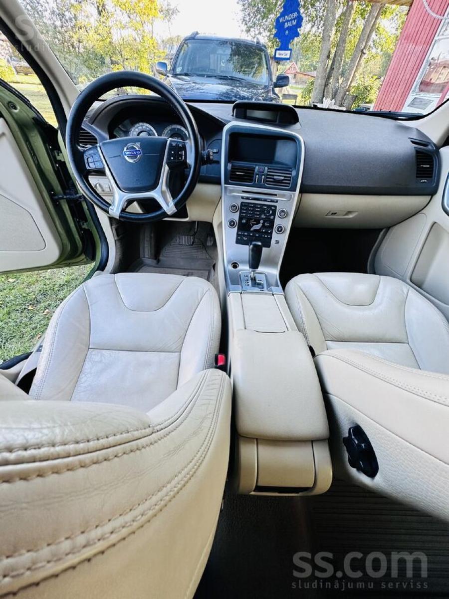 Green Volvo XC60 2010 in Riga, with an engine capacity of 2.40 L and mileage of 314 thousand km for 6500 €, photo 7 on AUTOMOTO.COM.LV