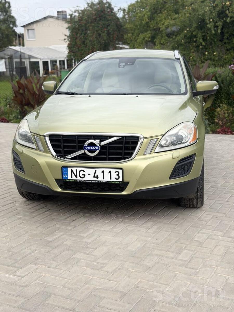 Green Volvo XC60 2010 in Riga, with an engine capacity of 2.40 L and mileage of 314 thousand km for 6500 €, photo 8 on AUTOMOTO.COM.LV