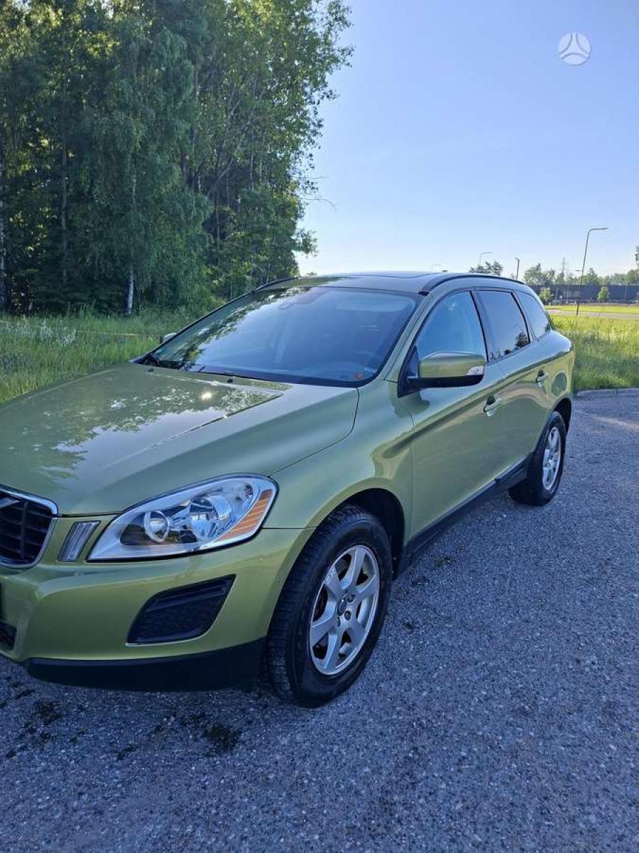 Green Volvo XC60 2011 in Kaunas, with an engine capacity of 2.40 L and mileage of 389 thousand km for 7770 €, photo 3 on AUTOMOTO.COM.LV