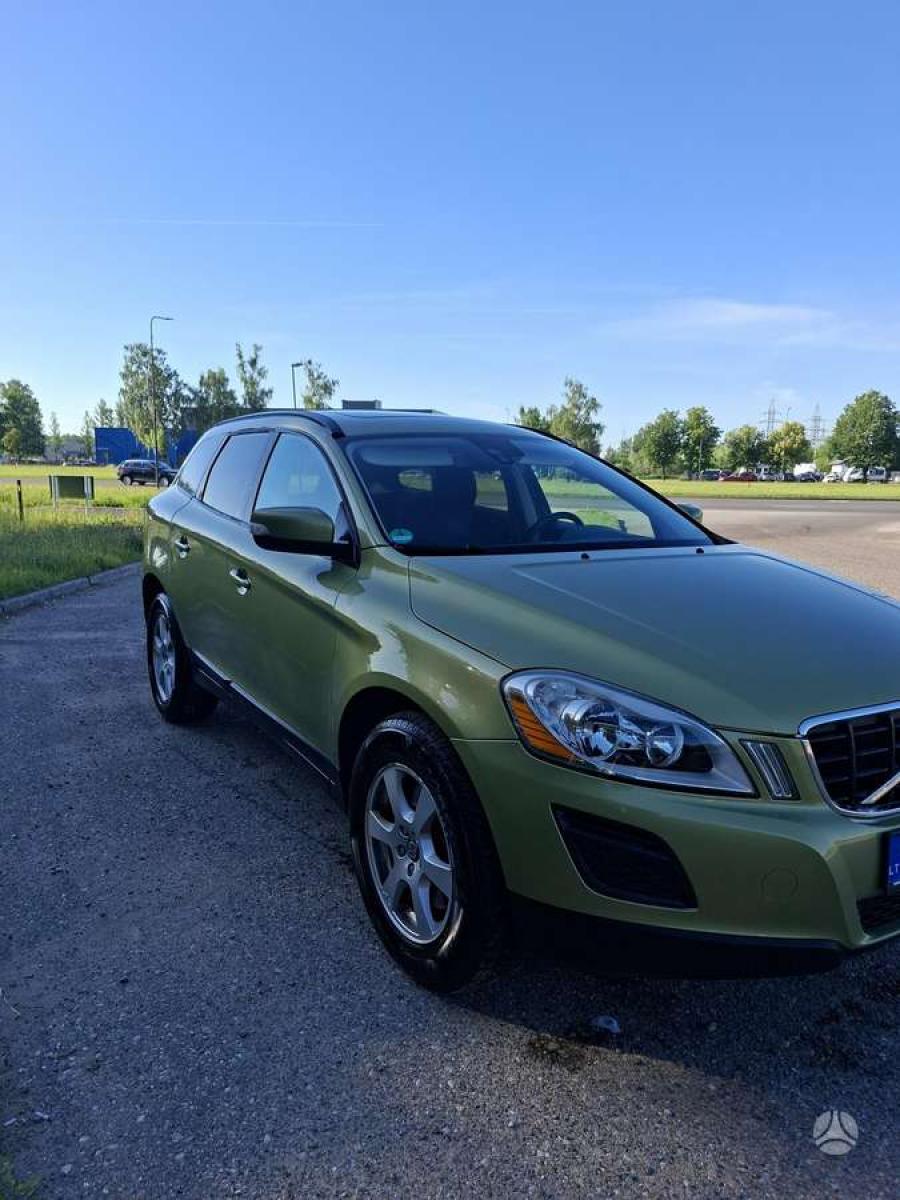 Green Volvo XC60 2011 in Kaunas, with an engine capacity of 2.40 L and mileage of 389 thousand km for 7770 €, photo 4 on AUTOMOTO.COM.LV