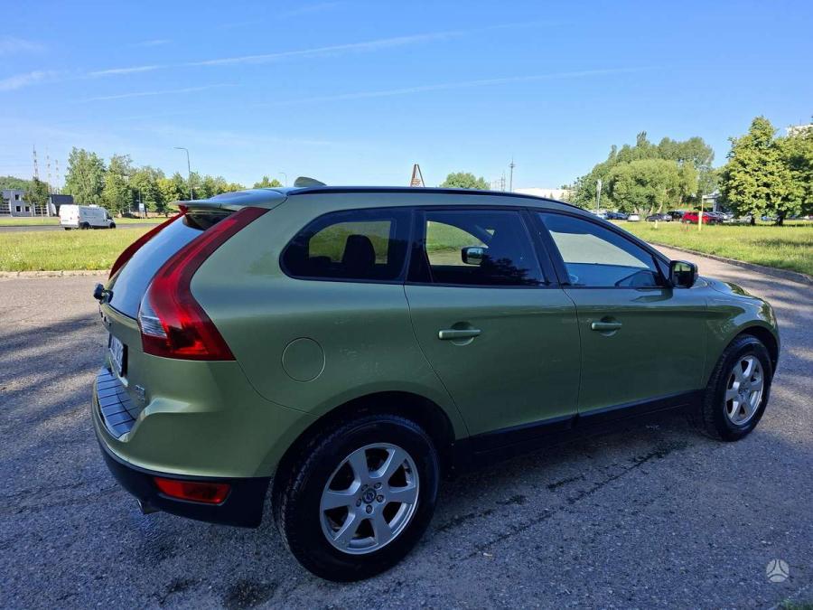 Green Volvo XC60 2011 in Kaunas, with an engine capacity of 2.40 L and mileage of 389 thousand km for 7770 €, photo 5 on AUTOMOTO.COM.LV