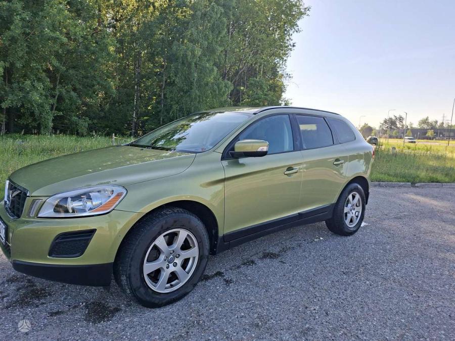 Green Volvo XC60 2011 in Kaunas, with an engine capacity of 2.40 L and mileage of 389 thousand km for 7770 €, photo 6 on AUTOMOTO.COM.LV