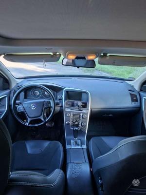 Green Volvo XC60 2011 in Kaunas, with an engine capacity of 2.40 L and mileage of 389 thousand km for 7770 €, photo 8 on AUTOMOTO.COM.LV