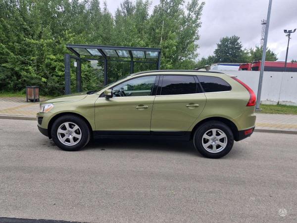Green Volvo XC60 2011 in Telschi, with an engine capacity of 2.40 L and mileage of 276 thousand km for 7600 €, photo 2 on AUTOMOTO.COM.LV