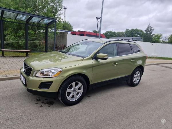 Green Volvo XC60 2011 in Telschi, with an engine capacity of 2.40 L and mileage of 276 thousand km for 7600 €, photo 3 on AUTOMOTO.COM.LV
