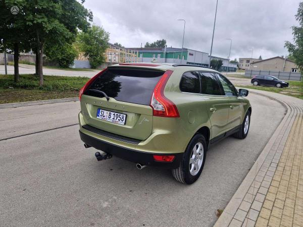 Green Volvo XC60 2011 in Telschi, with an engine capacity of 2.40 L and mileage of 276 thousand km for 7600 €, photo 6 on AUTOMOTO.COM.LV