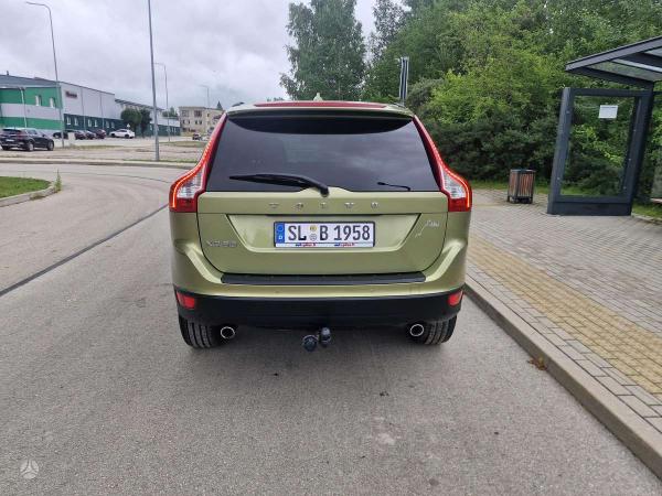 Green Volvo XC60 2011 in Telschi, with an engine capacity of 2.40 L and mileage of 276 thousand km for 7600 €, photo 7 on AUTOMOTO.COM.LV