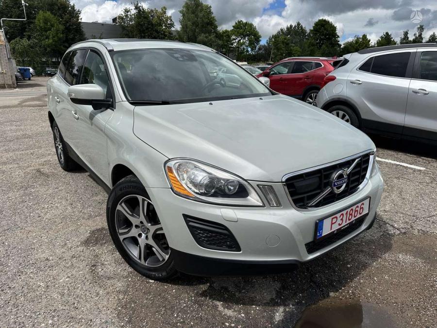 Zaļš Volvo XC60 2012 Alīta, ar dzinēja tilpumu 2.40 L un nobraukumu 240 tūkst. km par 9700 €, foto 1 vietnē AUTOMOTO.COM.LV