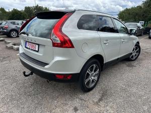 Zaļš Volvo XC60 2012 Alīta, ar dzinēja tilpumu 2.40 L un nobraukumu 240 tūkst. km par 9700 €, foto 4 vietnē AUTOMOTO.COM.LV
