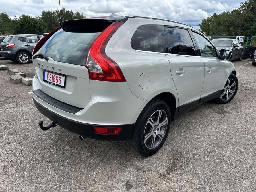 Zaļš Volvo XC60 2012 Alīta, ar dzinēja tilpumu 2.40 L un nobraukumu 240 tūkst. km par 9700 €, foto 4 vietnē AUTOMOTO.COM.LV