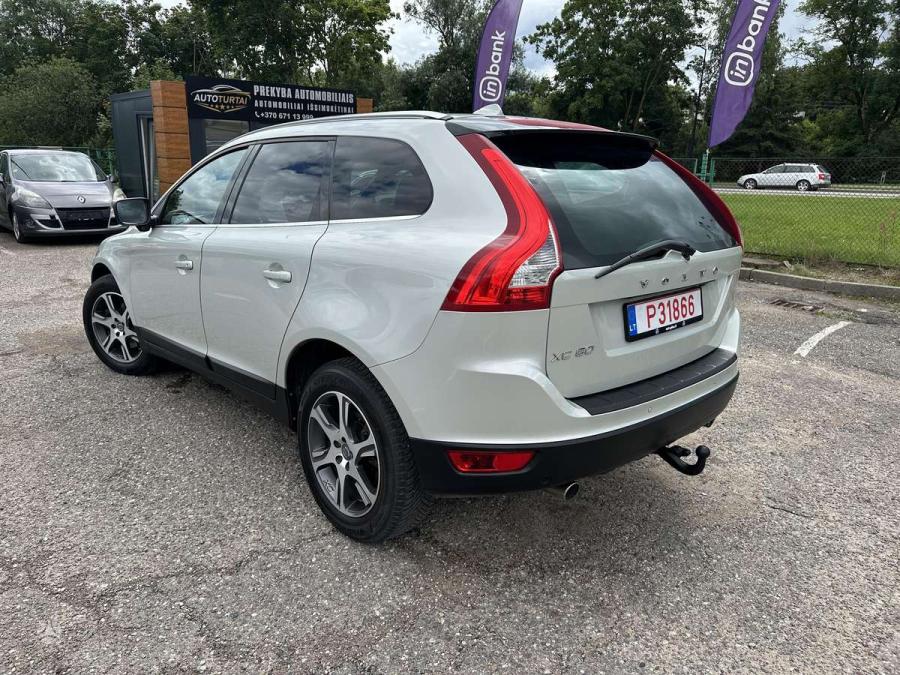 Zaļš Volvo XC60 2012 Alīta, ar dzinēja tilpumu 2.40 L un nobraukumu 240 tūkst. km par 9700 €, foto 5 vietnē AUTOMOTO.COM.LV