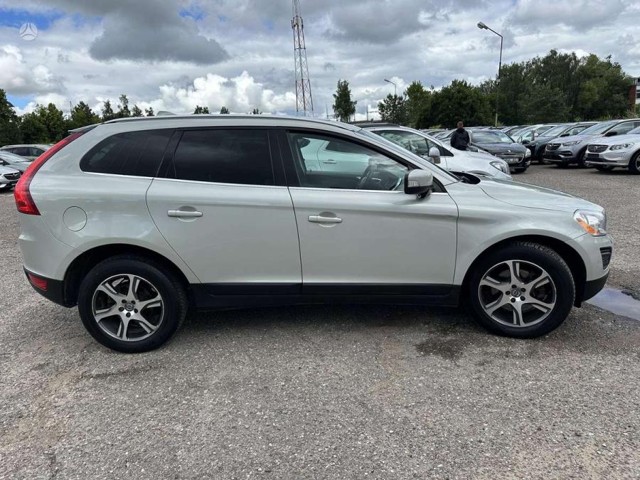 Zaļš Volvo XC60 2012 Alīta, ar dzinēja tilpumu 2.40 L un nobraukumu 240 tūkst. km par 9700 €, foto 6 vietnē AUTOMOTO.COM.LV