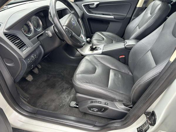 Zaļš Volvo XC60 2012 Alīta, ar dzinēja tilpumu 2.40 L un nobraukumu 240 tūkst. km par 9700 €, foto 7 vietnē AUTOMOTO.COM.LV